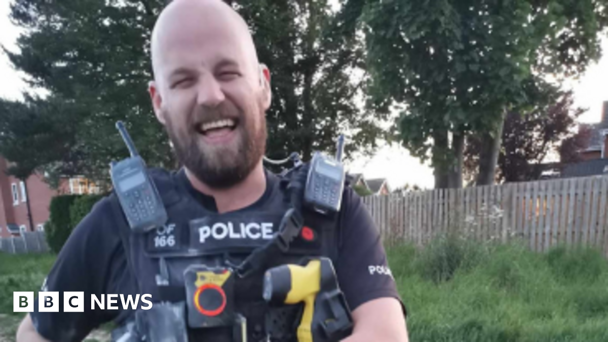 Tributes paid to popular West Mercia police officer - BBC News