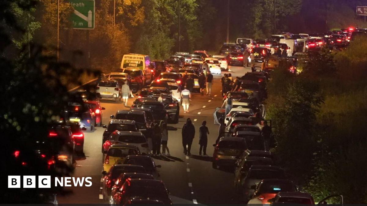 A23: Arrests after man dies in crash on major Sussex road - BBC News