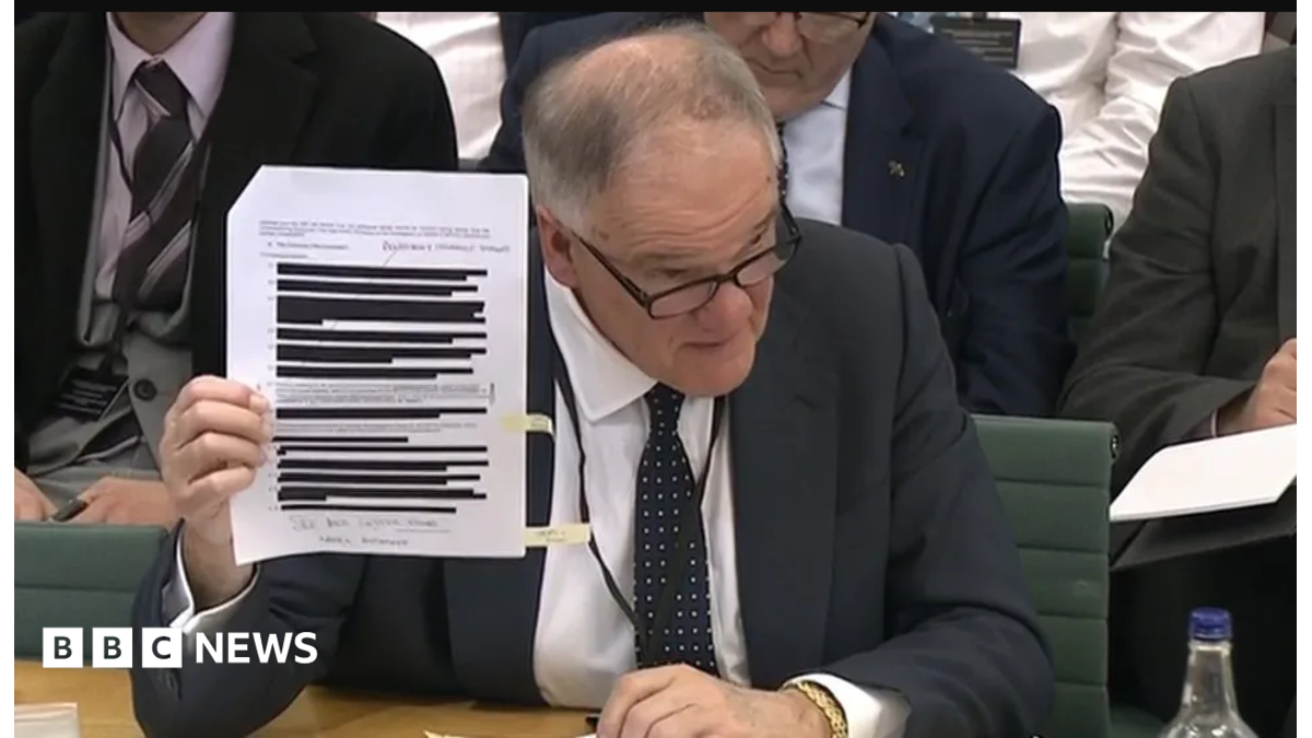 Post Office: Ex-chair defends himself against claims - BBC News