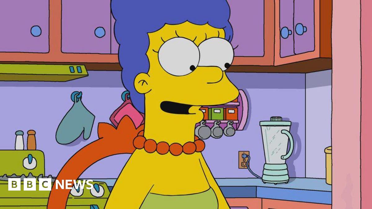 Voice of Marge Simpson in Latin America, Nancy MacKenzie, dies - BBC News