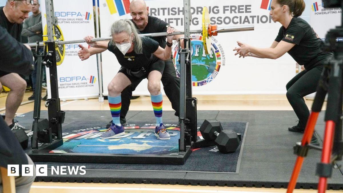 Oxford academic powerlifter sets goal to break own records - BBC News