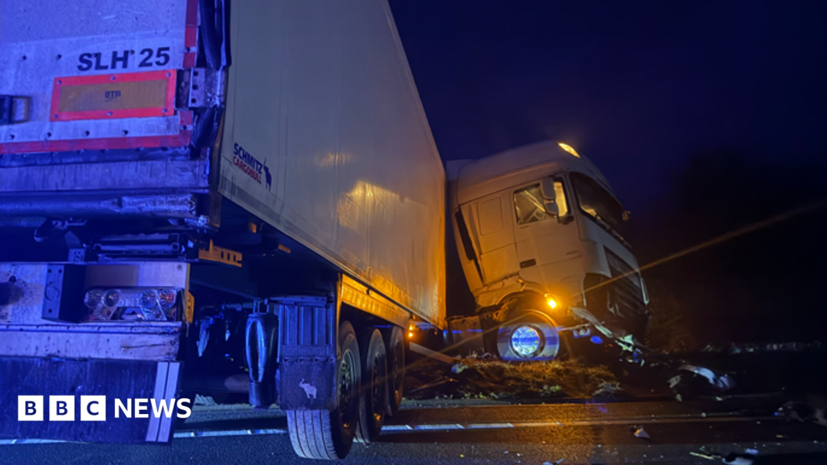 A34 partially reopens Chieveley-Chilton after jack-knifed lorry crash ...