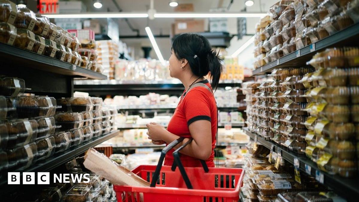 Will tariffs make the US money? And could Canada join the EU? - BBC News