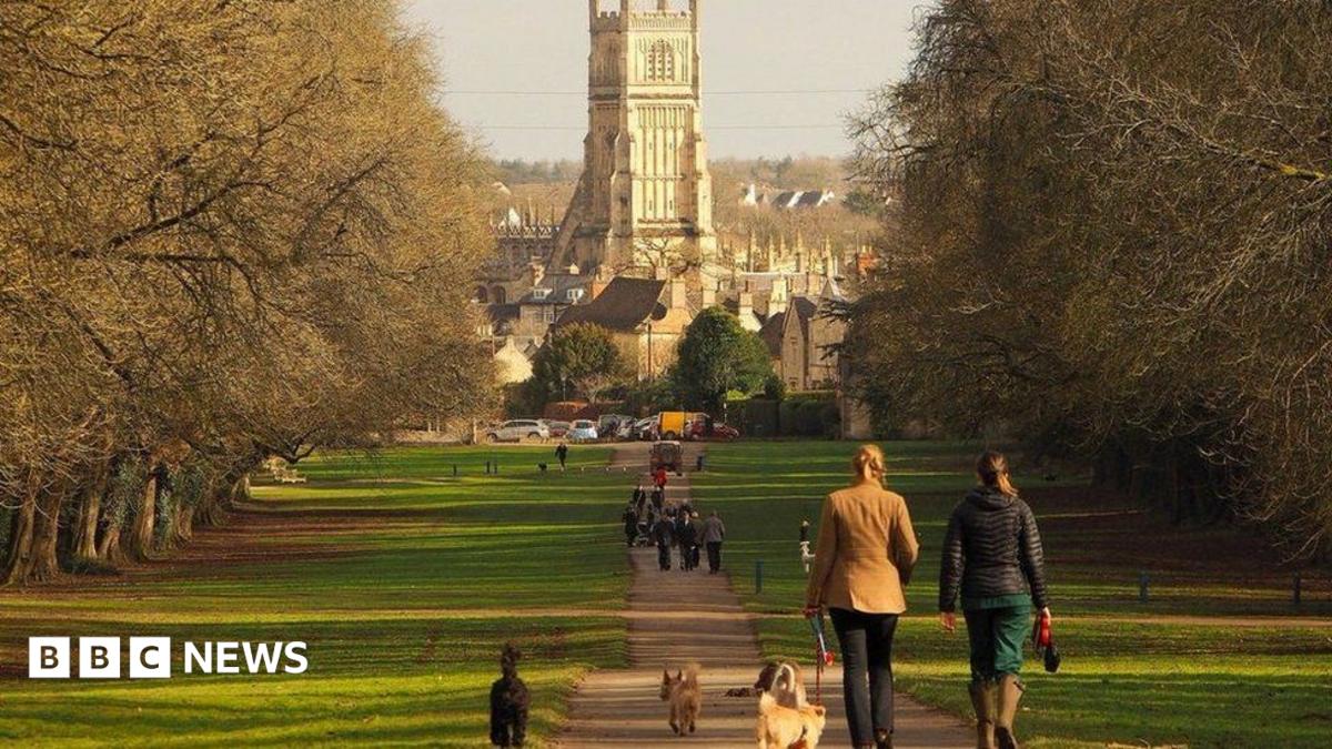 Cirencester holds autumn history festival to celebrate culture - BBC News