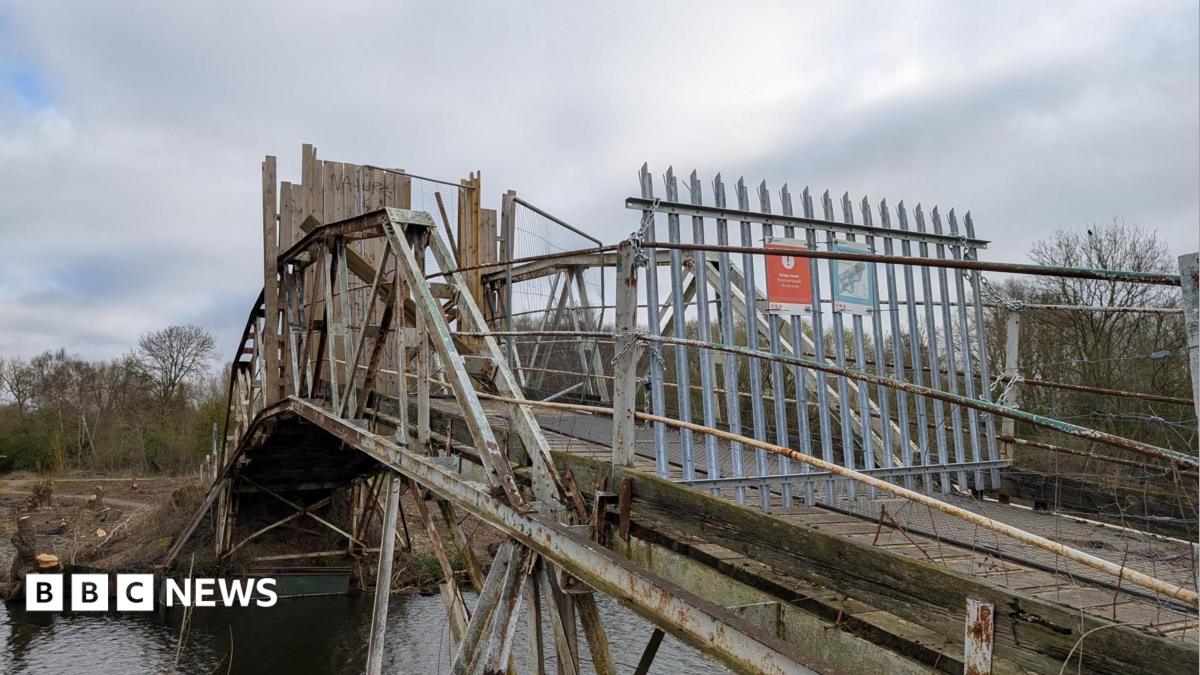 Spate of 'upsetting' vandalism at Nottinghamshire nature reserve - BBC News