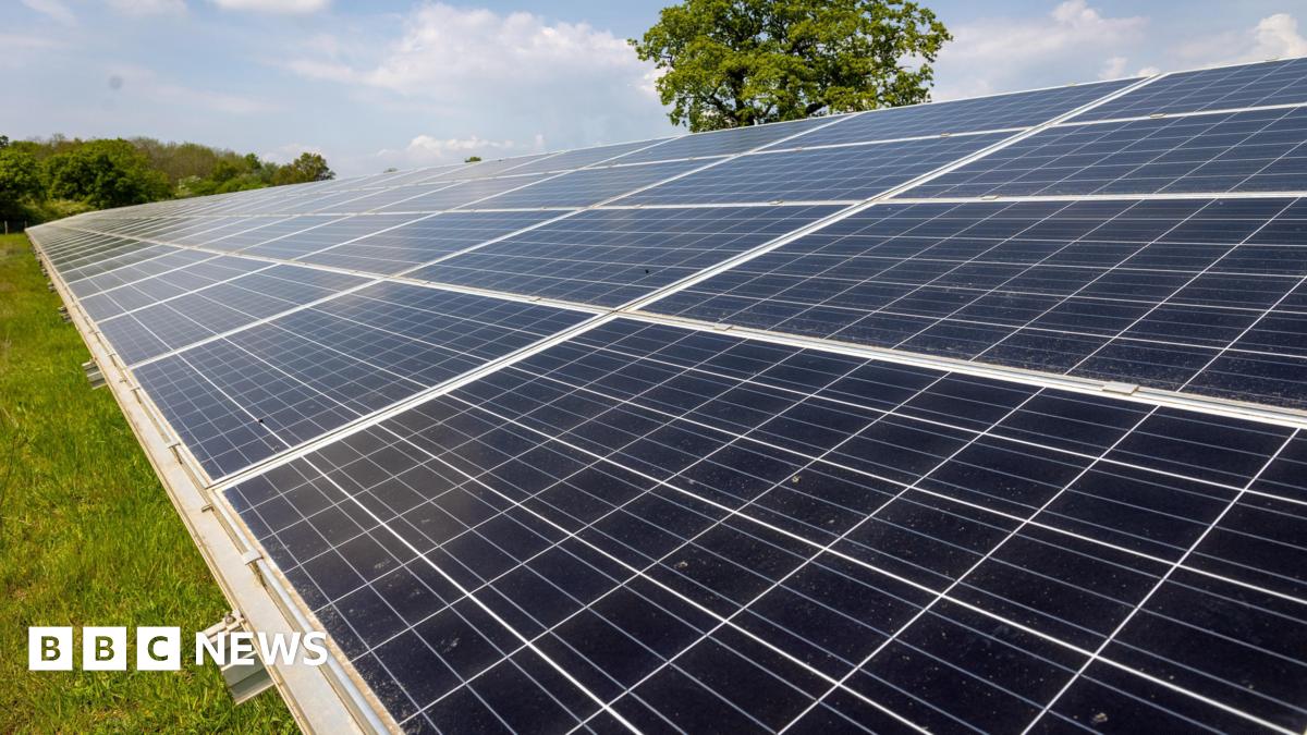 Solar farm near Reepham set for approval despite objections - BBC News