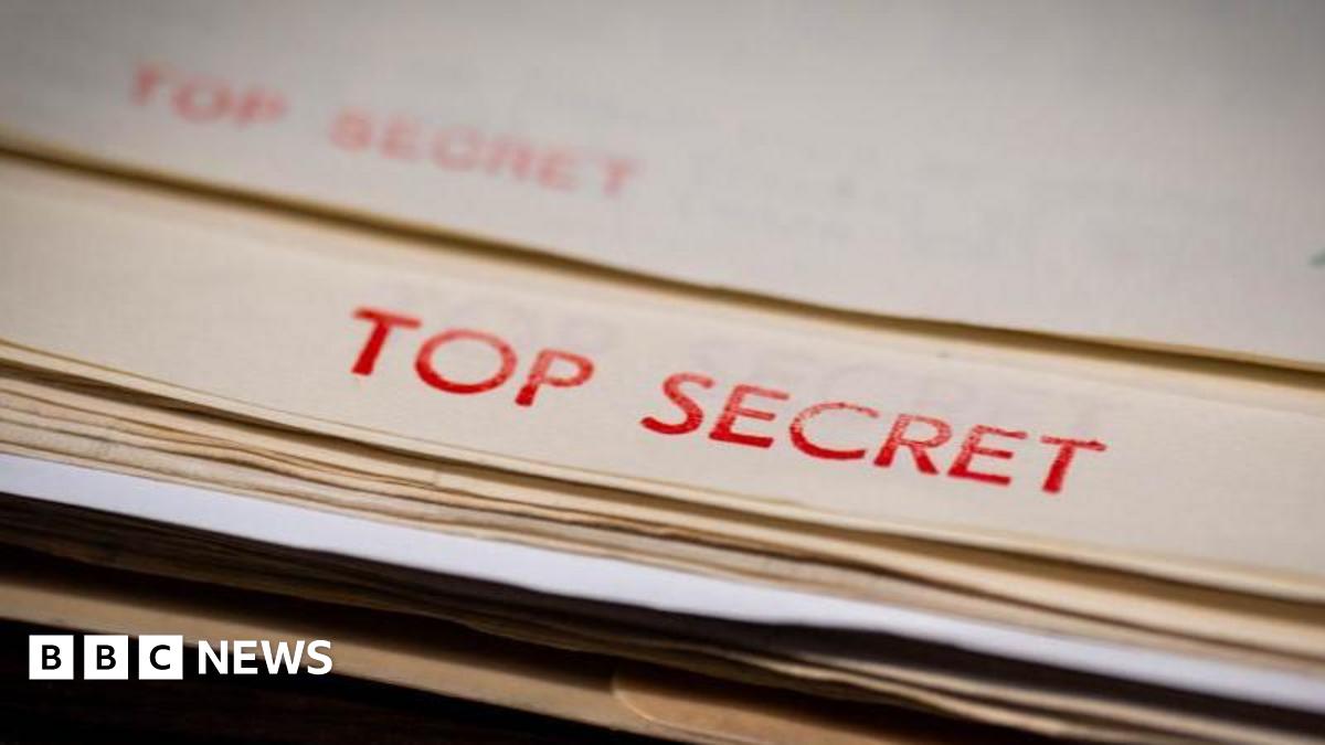 MI5's tips for spies and confessions revealed in new exhibition - BBC News