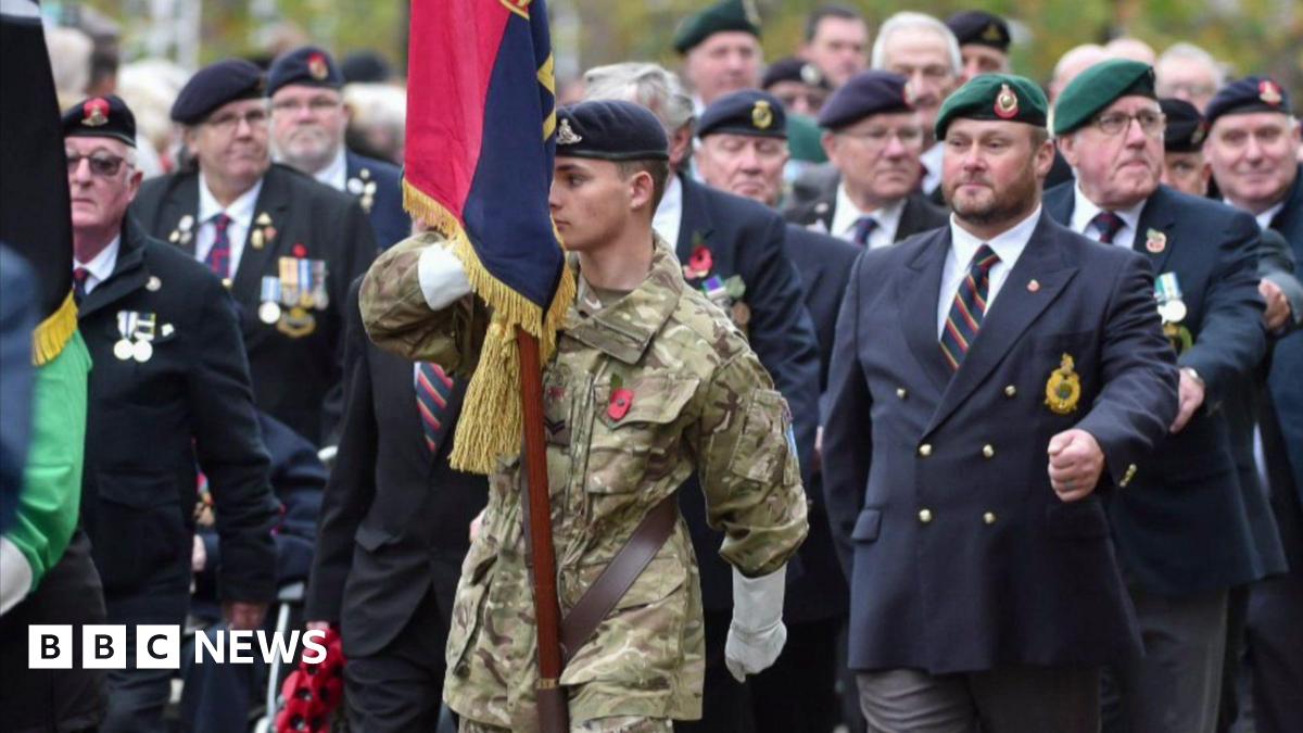 Remembrance Sunday marked in North West's squares and stadiums - BBC News