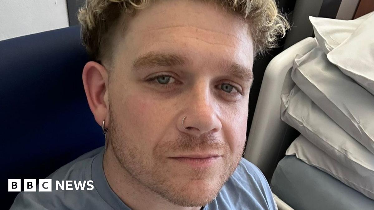 Bowel cancer survivor overcomes treatment to run London Marathon - BBC News