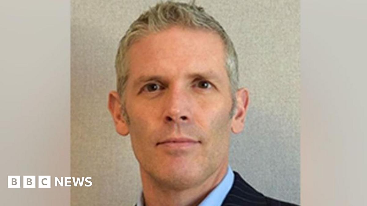 'Bold leader' Robin Porter steps down from Luton Borough Council - BBC News