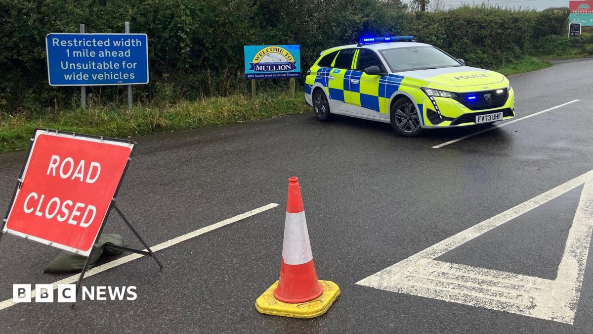 Boy, 1, dies after Mullion crash that also killed his mother - BBC News