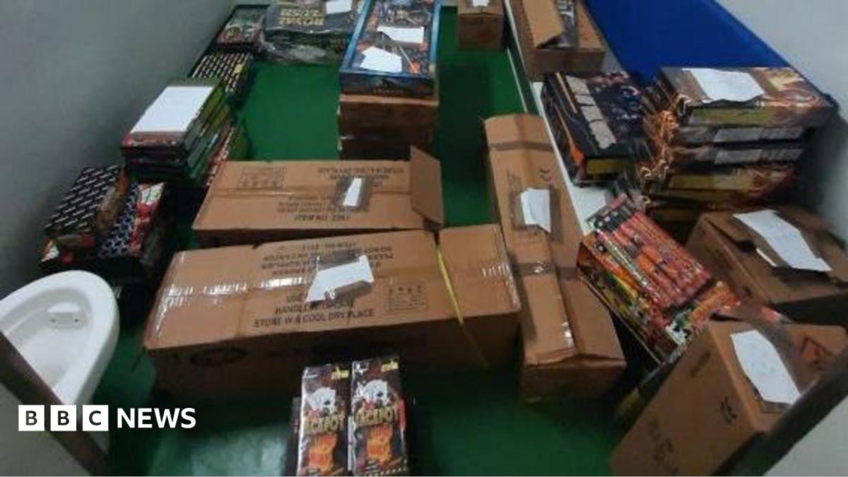 Leeds: Hundreds of illegal fireworks seized in police raid - BBC News