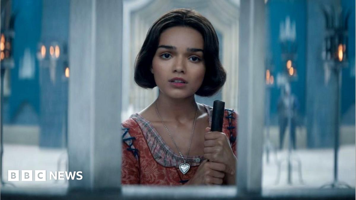 Snow White film is both 'bad' and 'captivating' say critics - BBC News