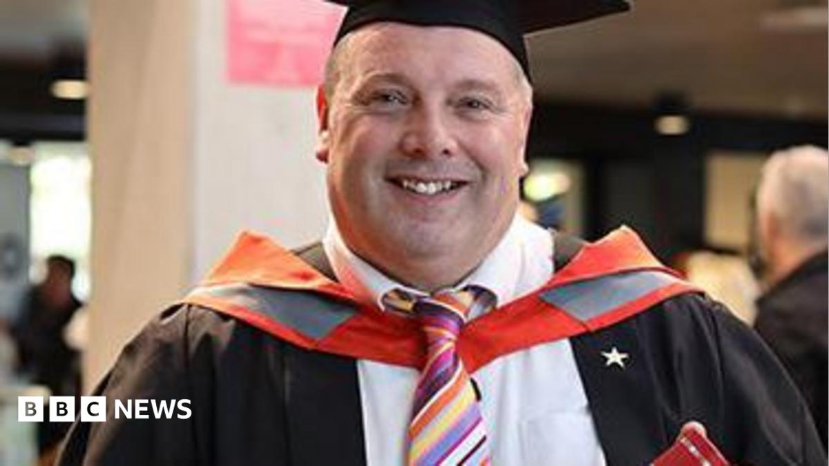 Former Walsall deputy head teacher retrains as paramedic - BBC News