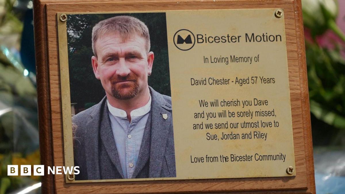 Bicester Motion fire: Funeral for Dave Chester who died - BBC News