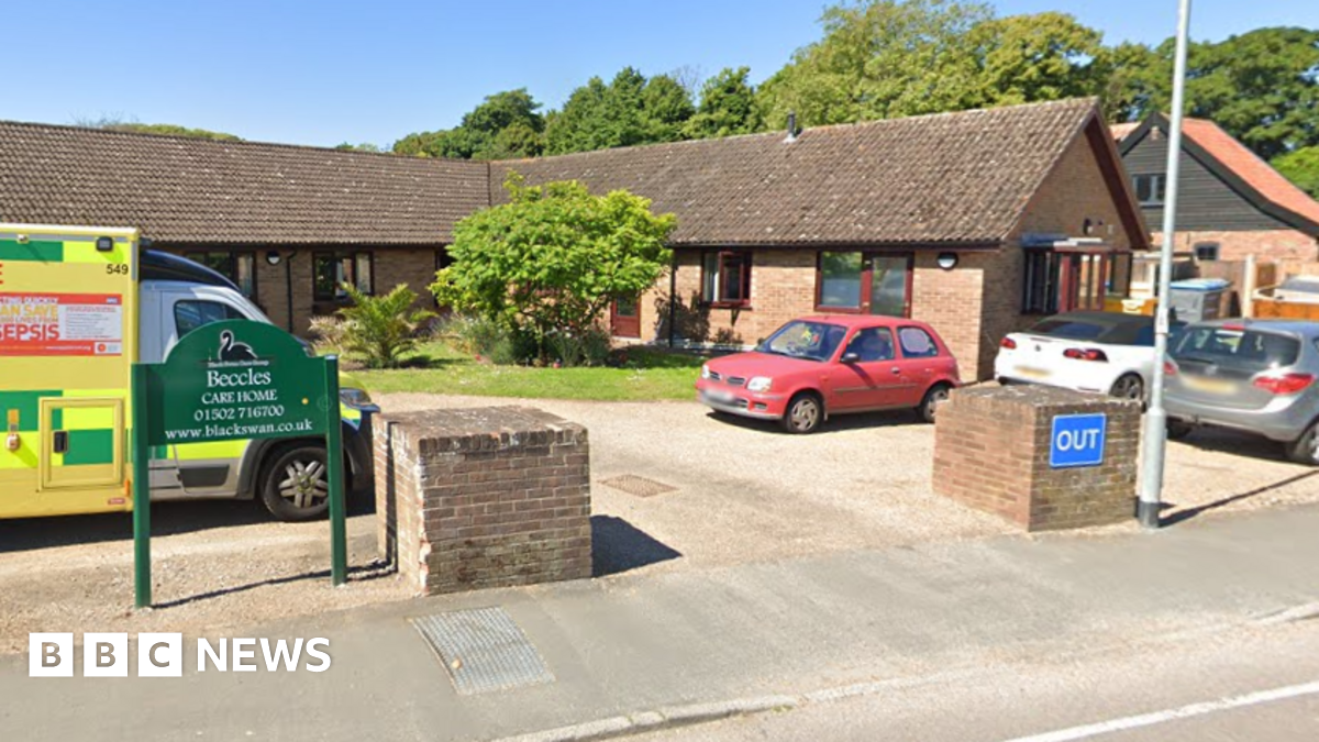 Paramedic did not attempt to revive Beccles care home resident - BBC News