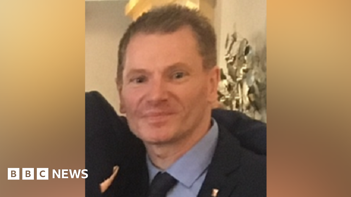 Gary McMahon: Cyclist dies after collision with lorry - BBC News