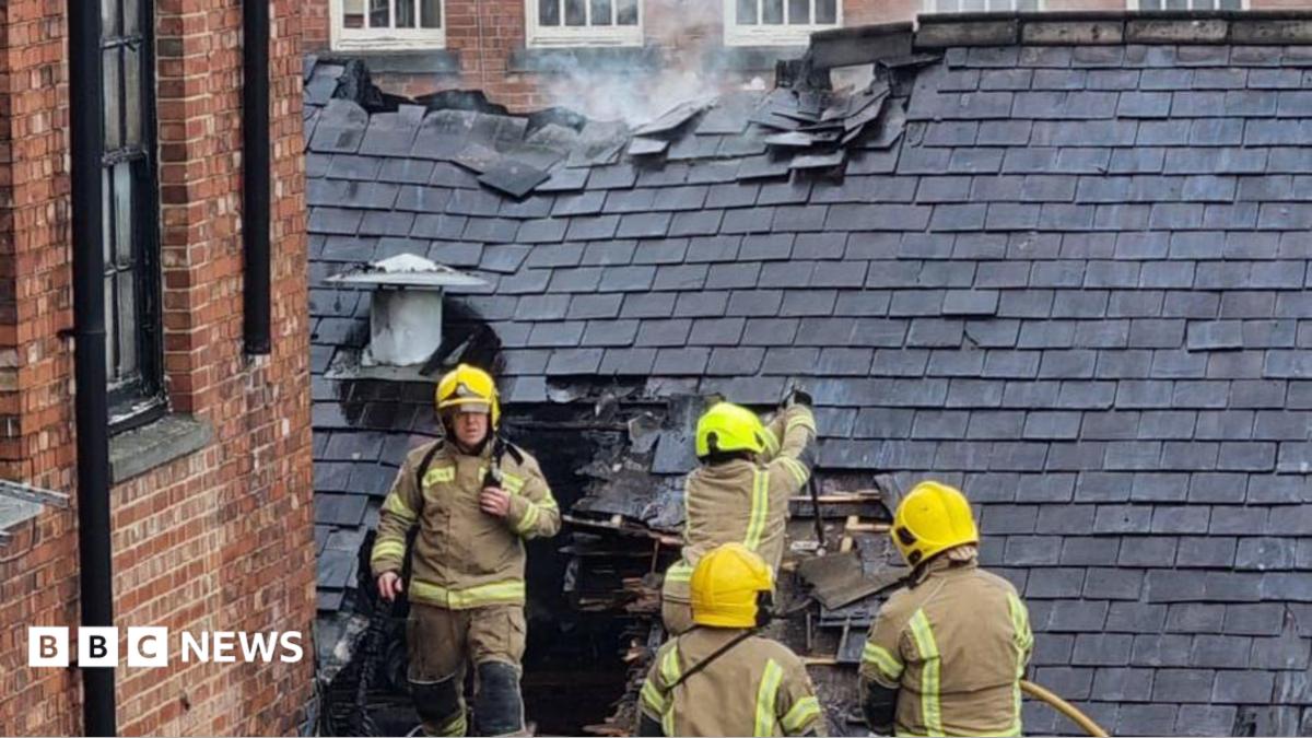 Fire that ripped through Ilkeston pub's roof 'accidental' - BBC News
