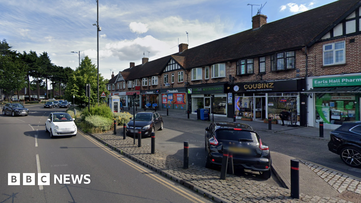 Eight people injured during 'assaults' in Southend - BBC News