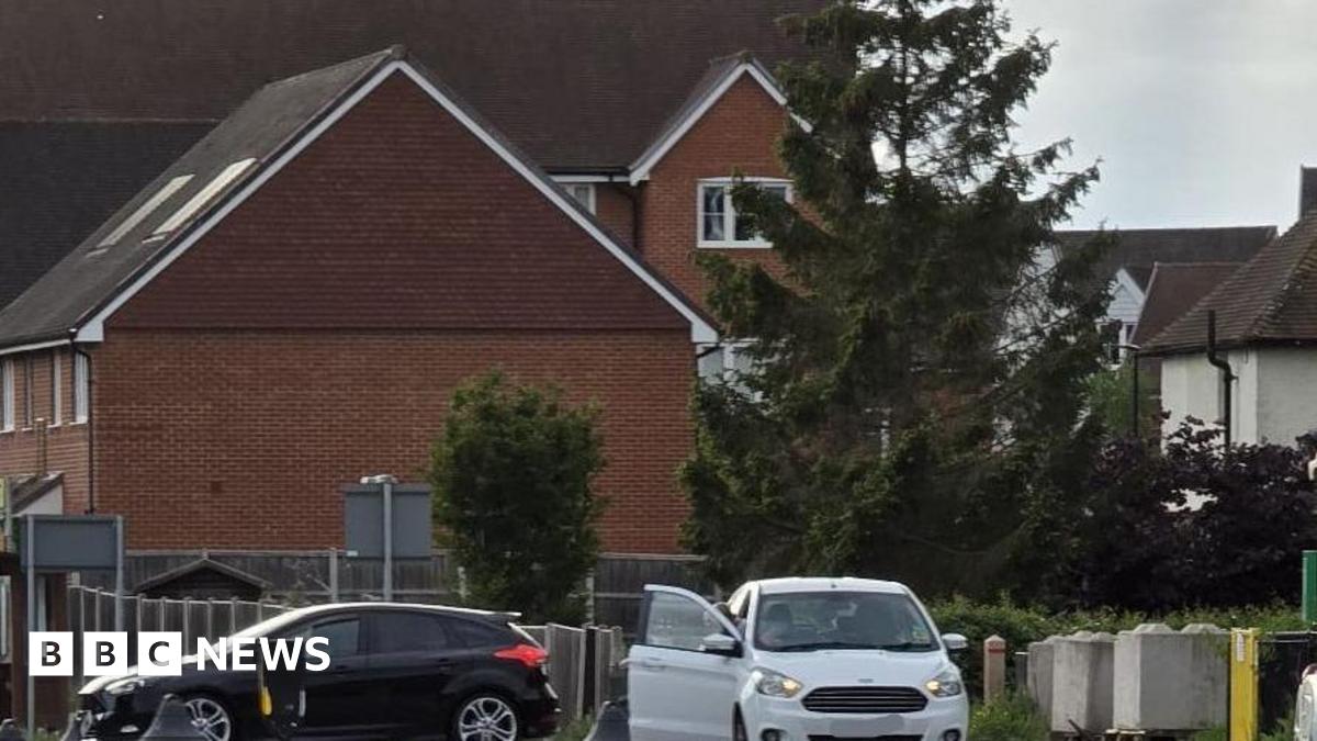 Junction in Meath Green Lane, Horley, an accident hotspot - BBC News