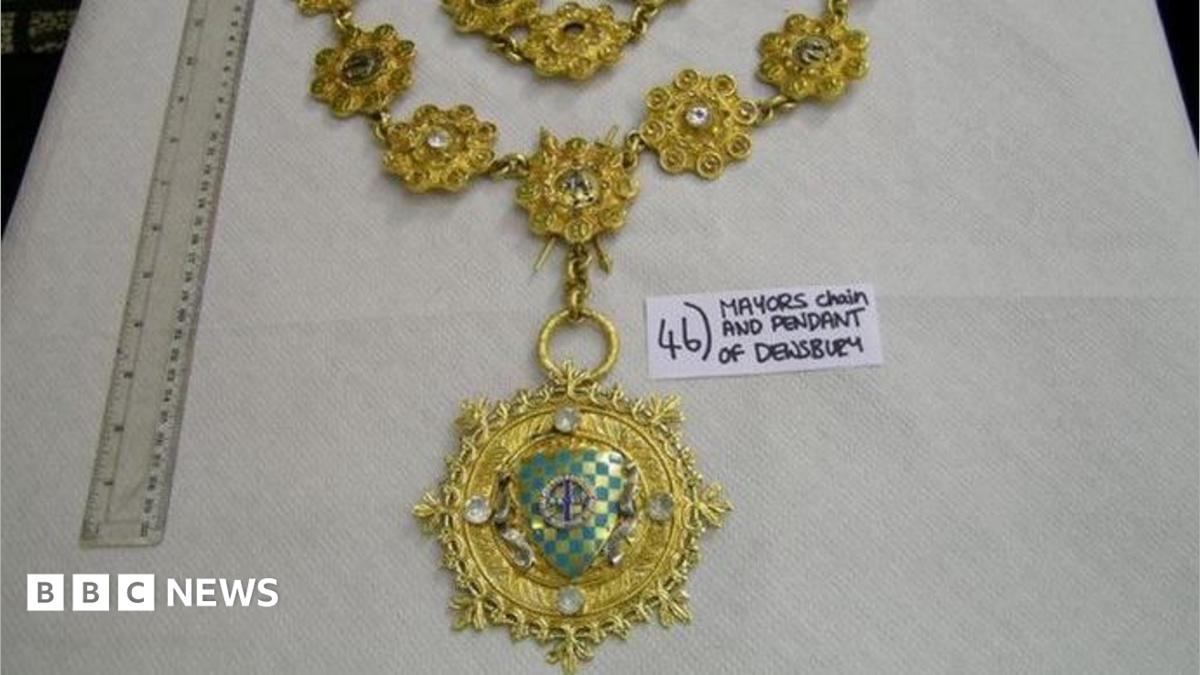 Mayoral chains stolen in Dewsbury Town Hall burglary - BBC News