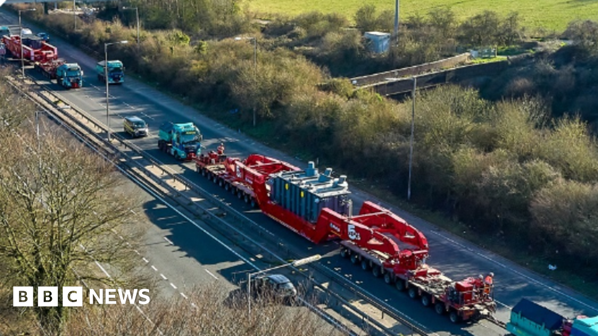 National Grid: Huge transformer to travel on M25 to Surrey - BBC News