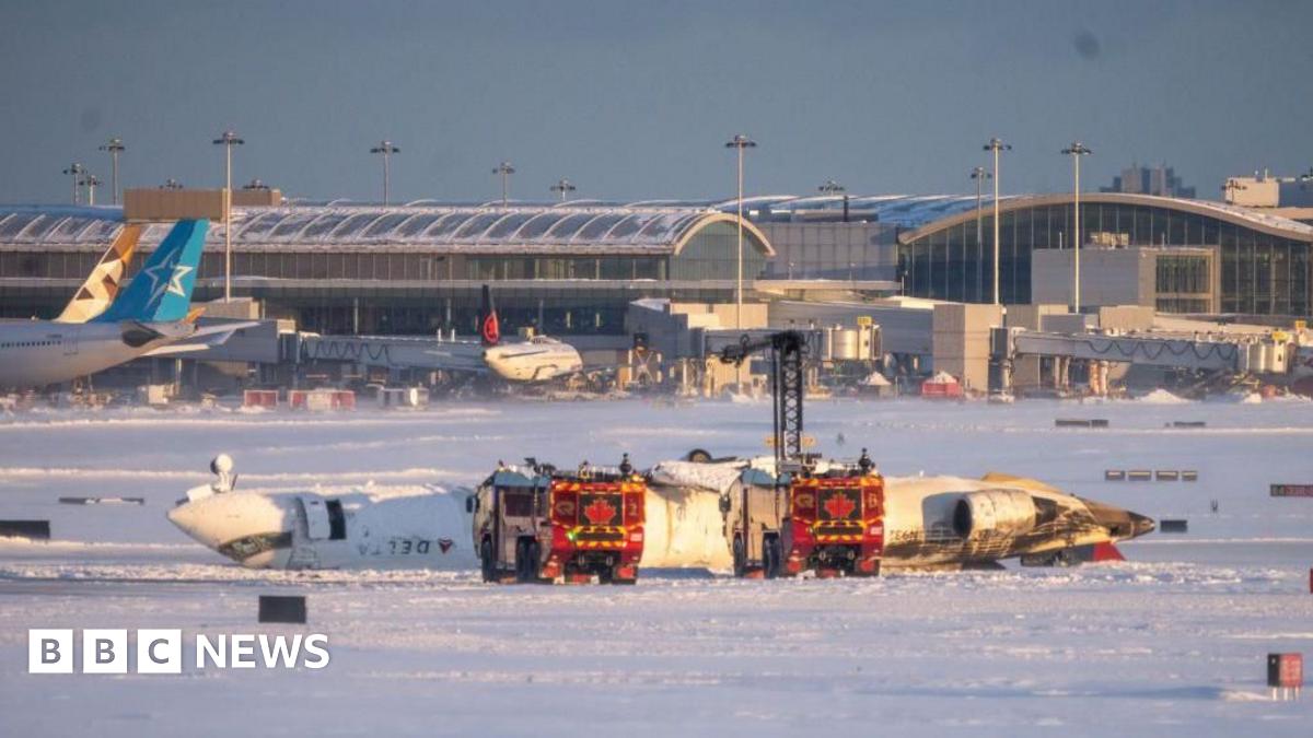 Investigators probe cause of Toronto Delta plane crash - BBC News