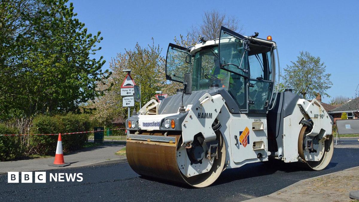 'Huge' works to rebuild 'failing' A631 road near Gainsborough - BBC News