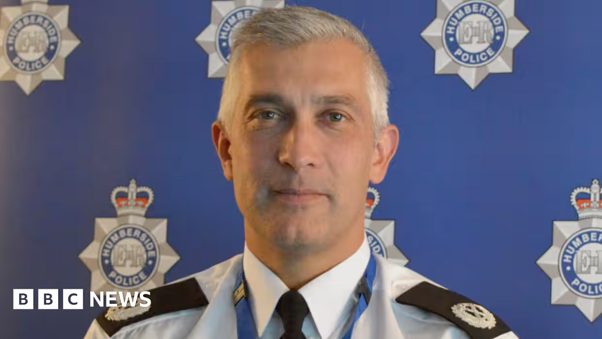 Ex-Humberside Police Chief Constable complaint "sat on" for weeks - BBC ...