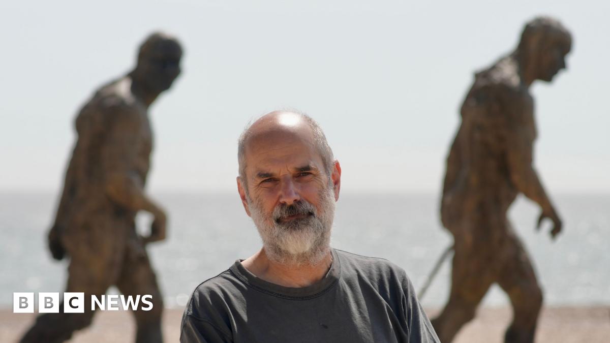 Sculptor Laurence Edwards to create landmark art for Lowestoft - BBC News