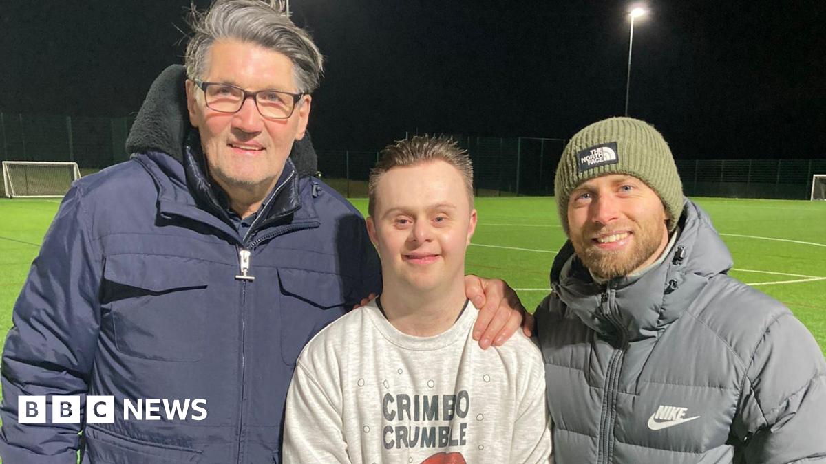 Luton Town stars support surprise Send football match - BBC News