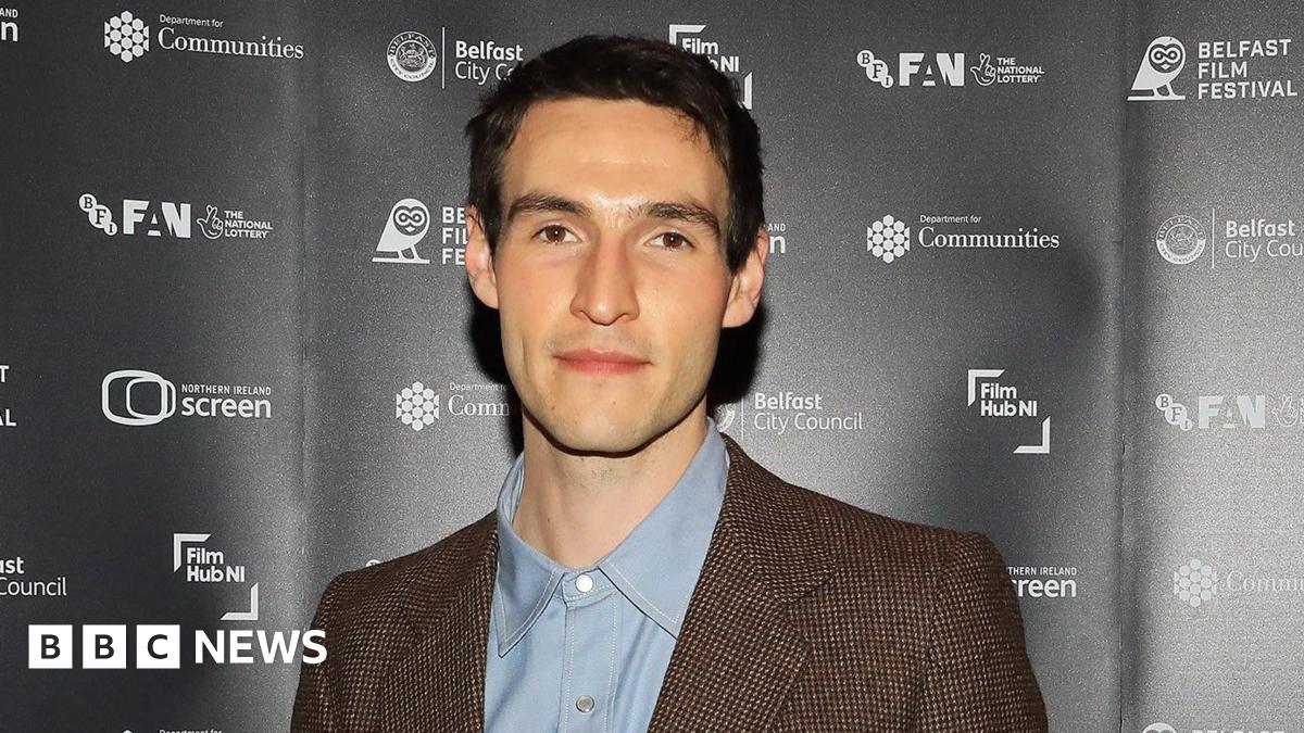 Saipan: Huge sense of pride to play Roy Keane, says Cork actor - BBC News