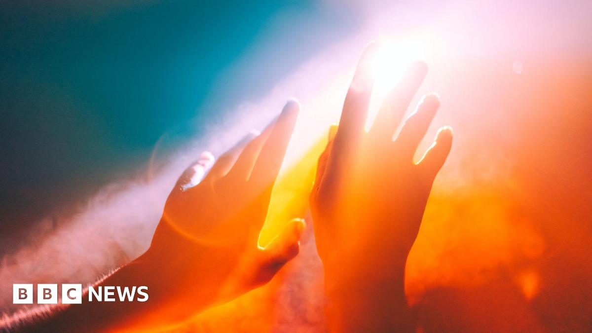 What is the UV index: Levels and tanning risks explained - BBC News