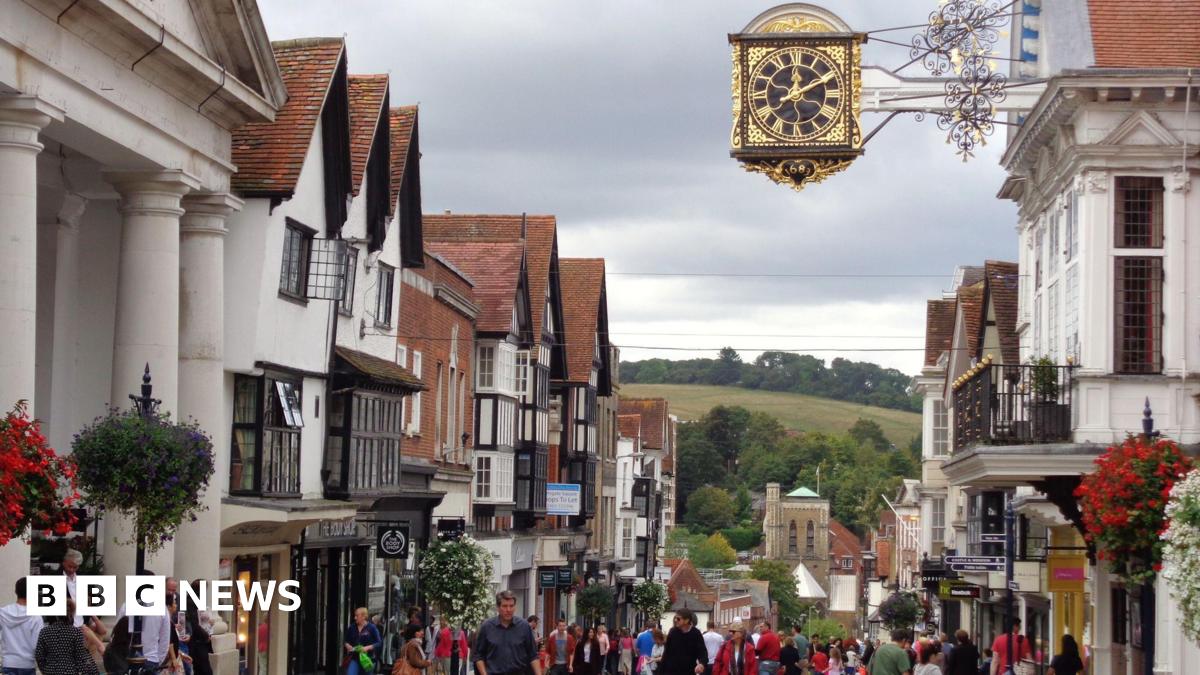 Guildford: Arrest made in council housing fraud investigation - BBC News