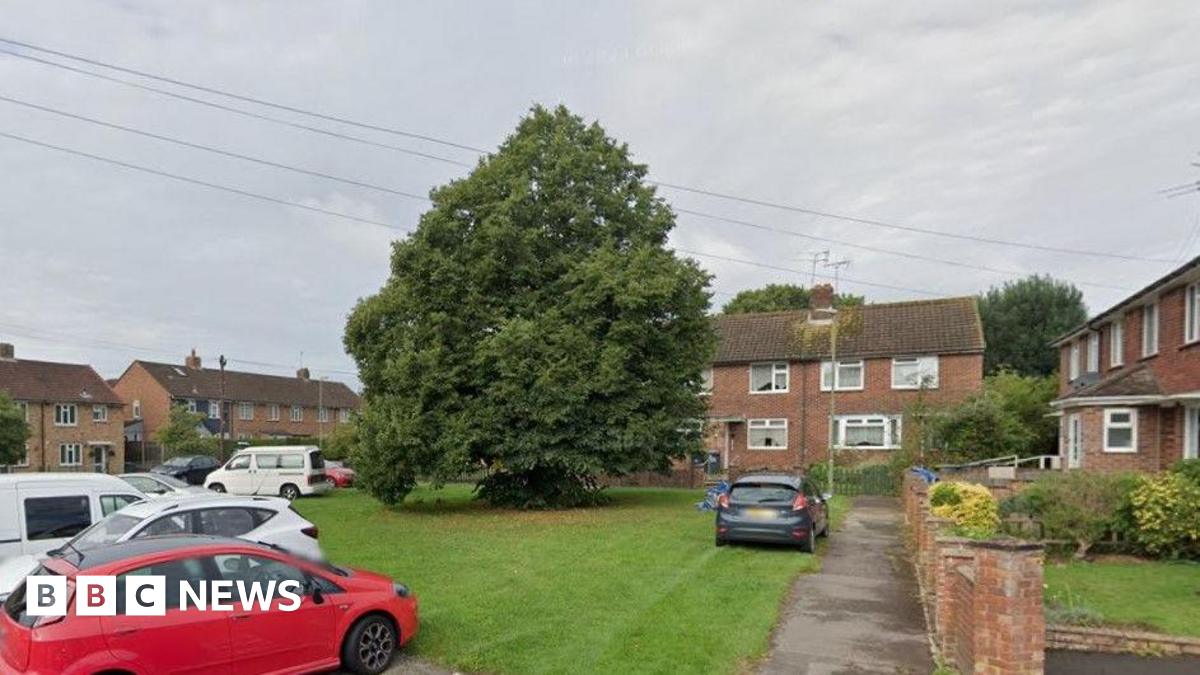 Havant murder charge after man found walking on motorway - BBC News