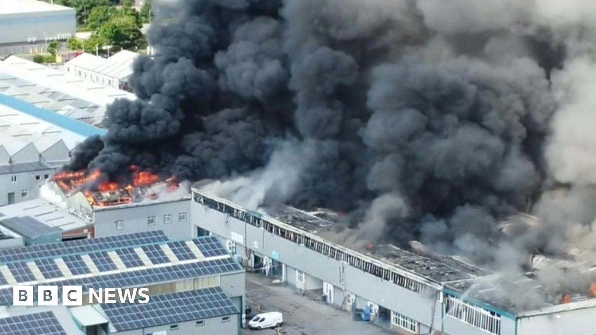Fire breaks out at Birmingham industrial park near Fort Dunlop - BBC News