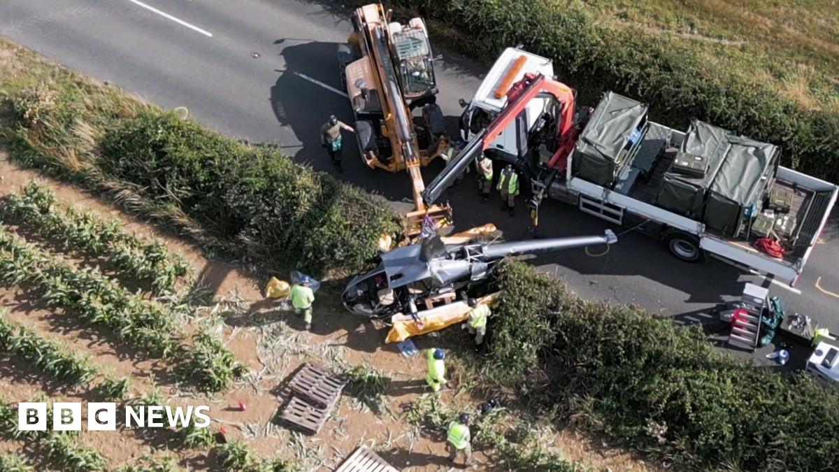 Inquest opens into fatal Isle of Wight helicopter crash - BBC News