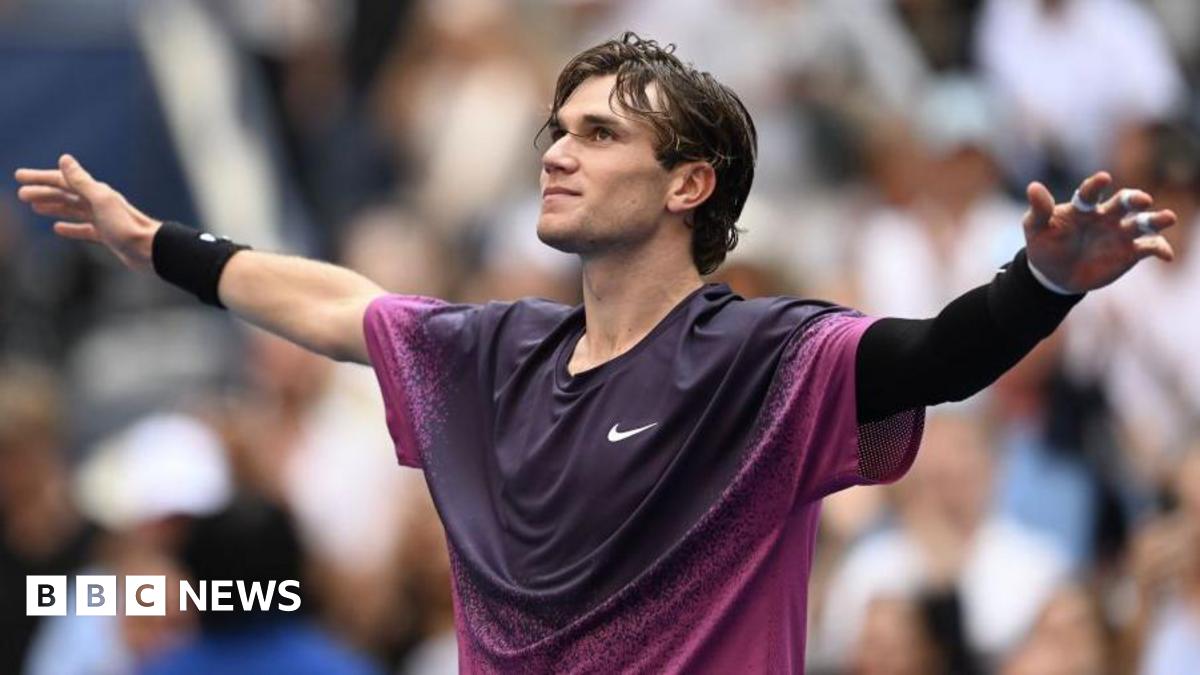 Surrey: Jack Draper's mother says he wants to inspire youngsters - BBC News