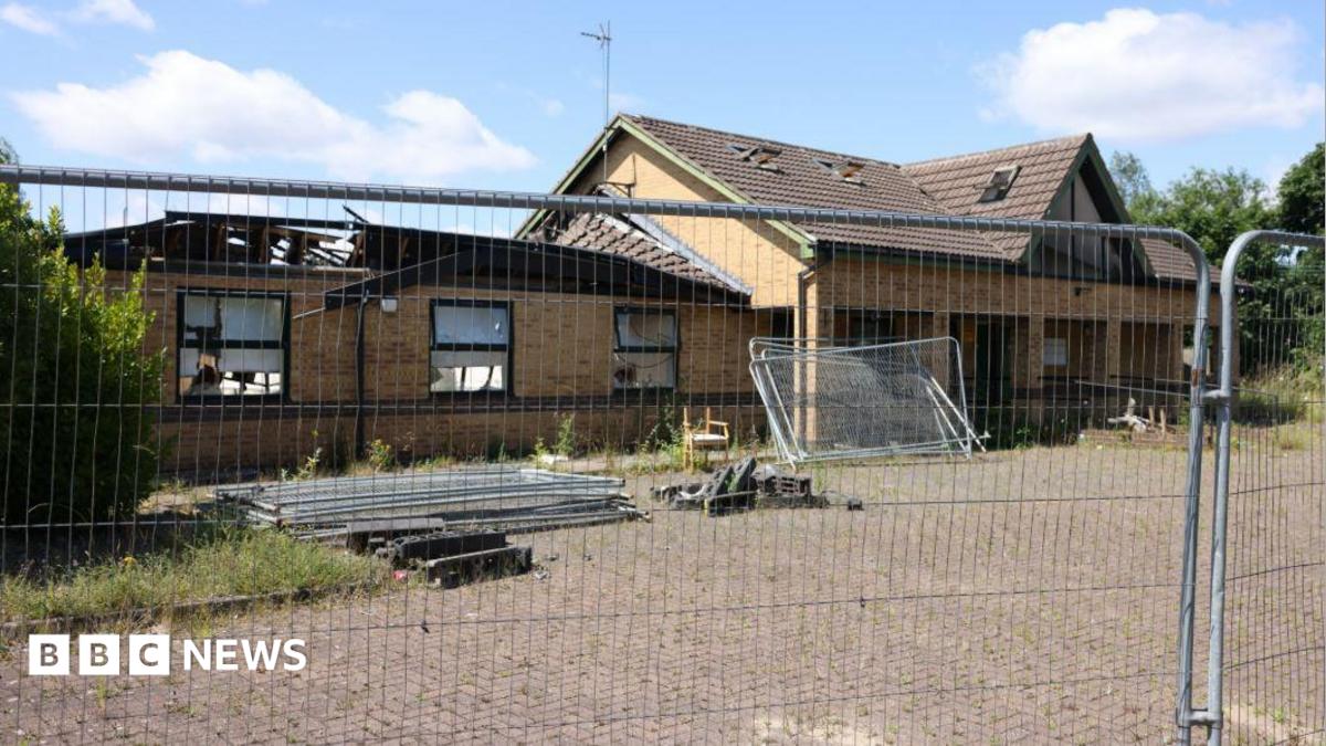 Shiremoor residents call for fire-damaged care home to be fixed - BBC News