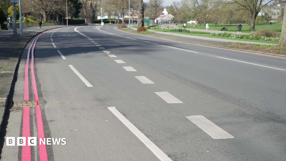 Brighton Red Routes: No stopping rules introduced on major roads - BBC News