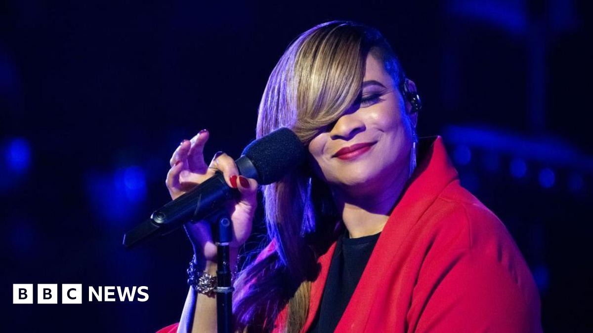 Singer Gabrielle considers wearing eyepatch again - BBC News