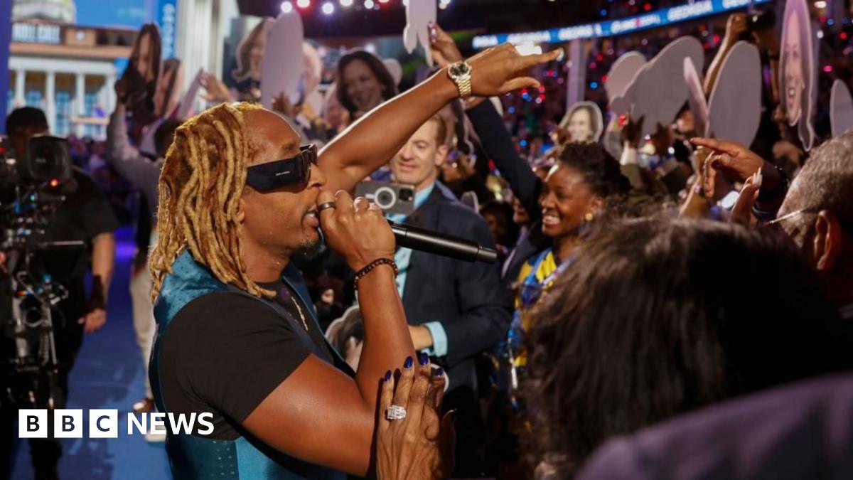 Obamas, dancing delegates and other takeaways from DNC day two - BBC News
