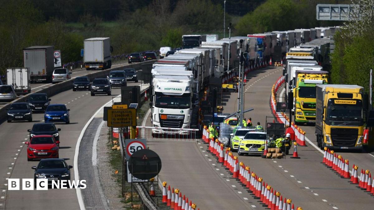 M20 closed overnight at Ashford to remove Operation Brock - BBC News