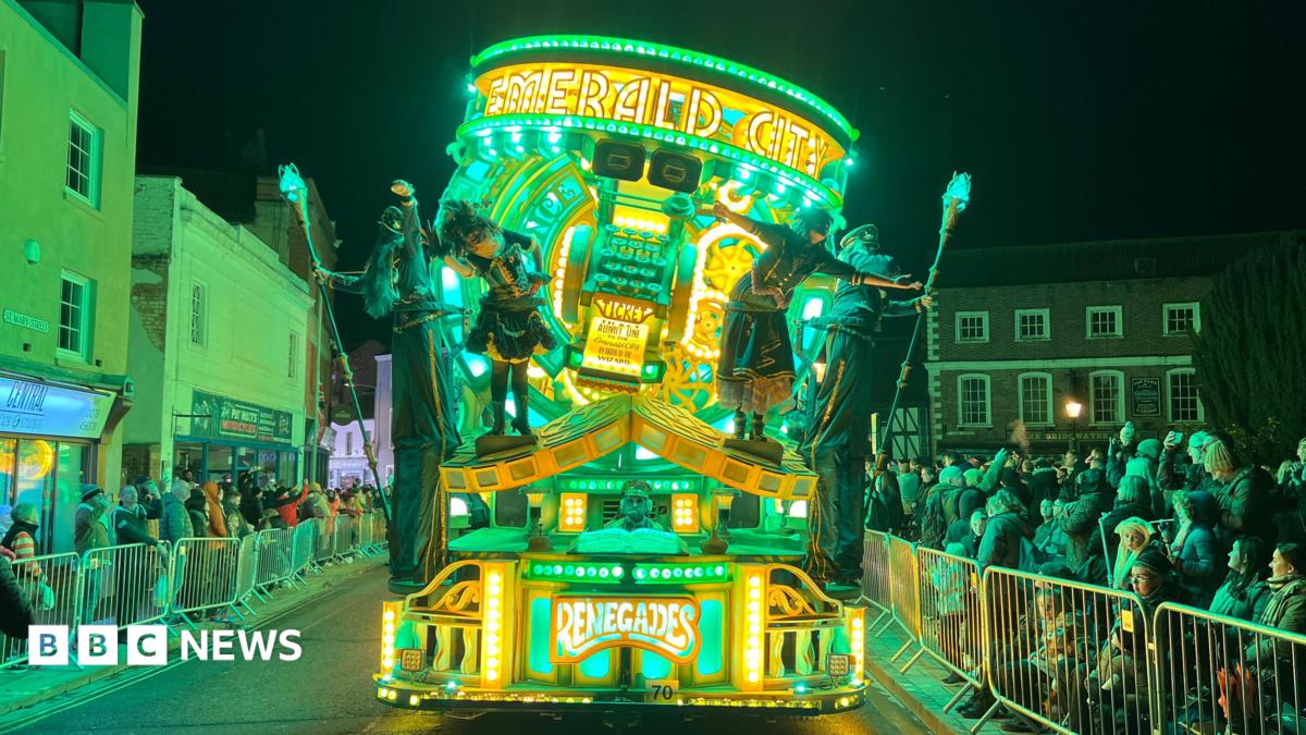 Somerset Carnivals 2025: Your guide to the Guy Fawkes circuit - BBC News
