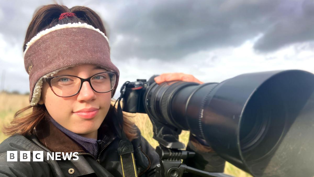 Sledmere House exhibits photos by Elise Thomas killed in crash - BBC News