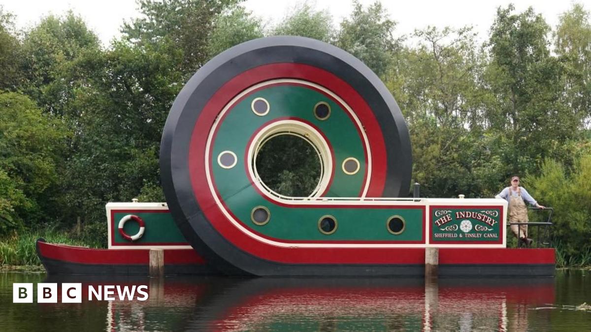 Looping canal boat celebrates Sheffield's industrial heritage - BBC News
