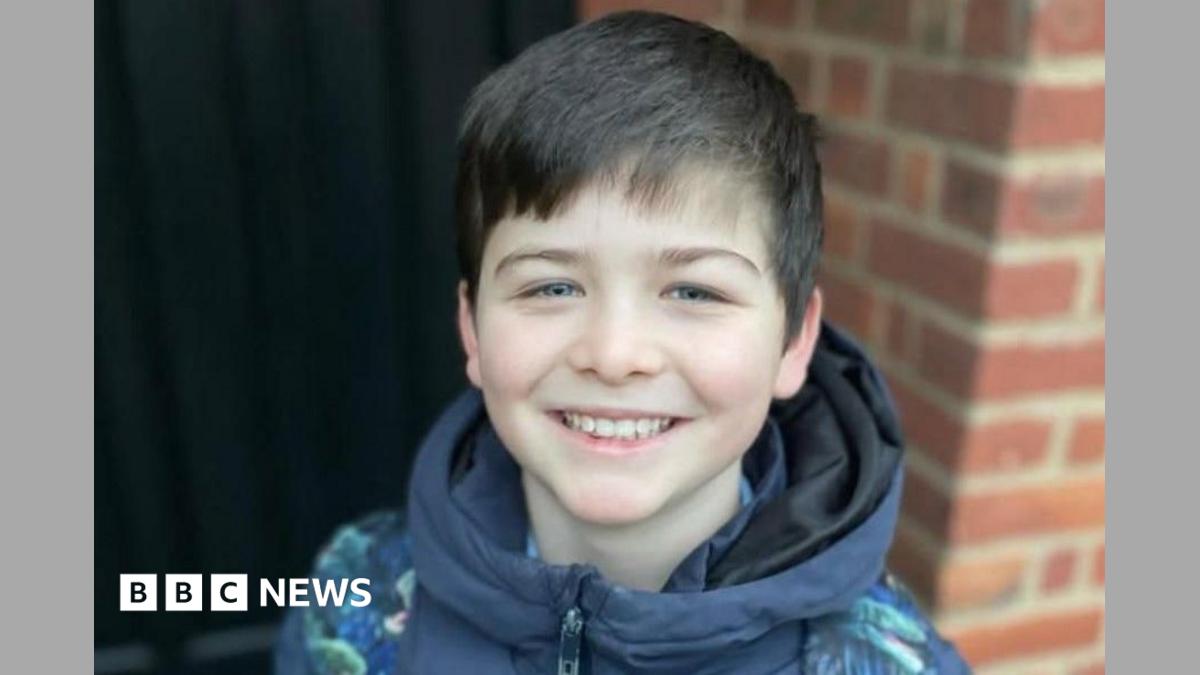 London boy makes 'remarkable' recovery to walk following tumour - BBC News