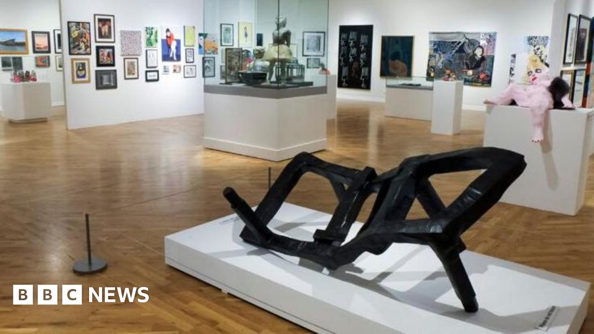 Hull Ferens gallery calls for artworks for open exhibition - BBC News