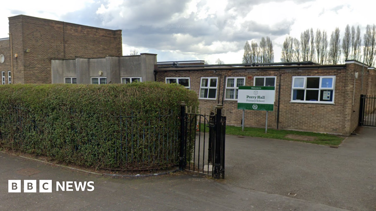 Wednesfield primary school praised by Ofsted - BBC News