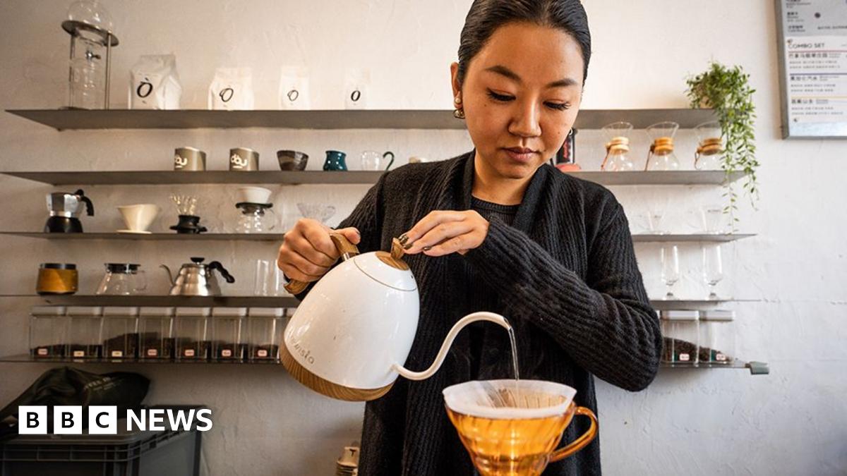 Shanghai: How the coffee shop culture became popular in the city - BBC News